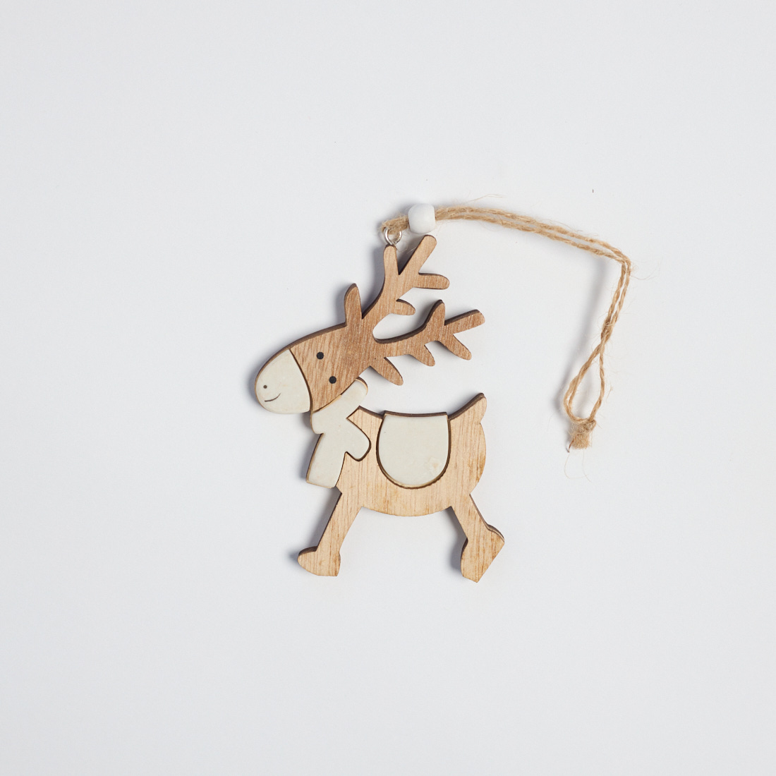 Drveni ukras za jelku - irvas sa belim šalom 7.5x12 cm - pakovanje 1 kom. - Garden Centar